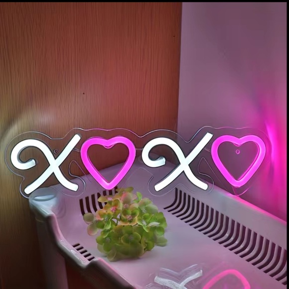 Wall Decor | Xoxo Heart Led Wall Sign | Poshmark